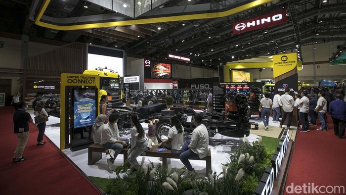 Intip Suasana Pameran Kendaraan Komersial di GIICOMVEC 2024