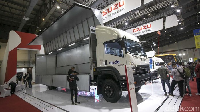 Intip Suasana Pameran Kendaraan Komersial di GIICOMVEC 2024