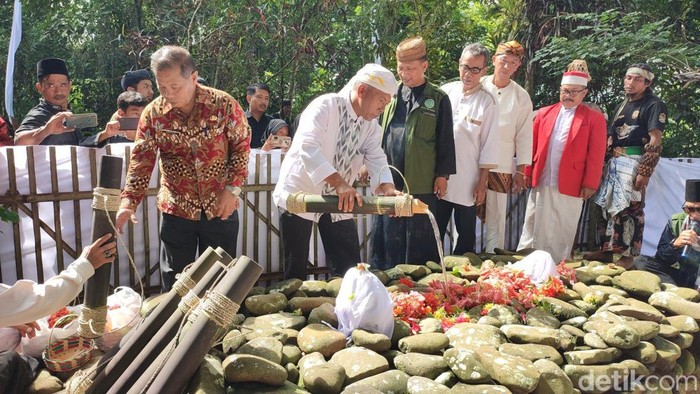 Potret Sakralnya Tradisi Nadran di Situs Ki Buyut Mangun Tapa Ciamis
