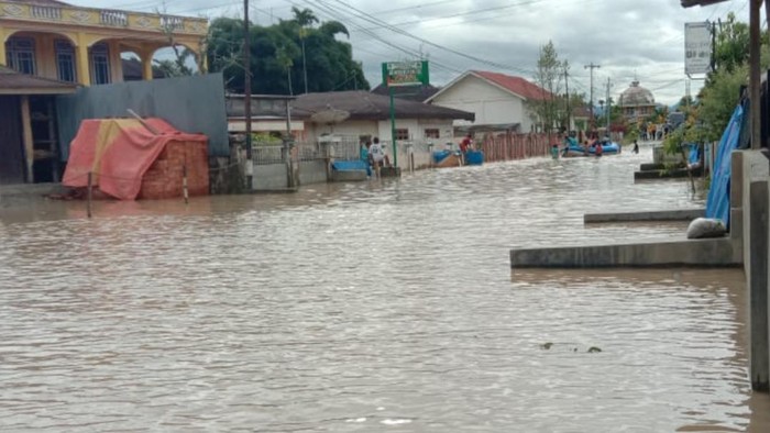 Sungai Batang Merao Kerinci Meluap, Warga Belum Dievakuasi Sungai Batang Merao Kerinci Meluap, Warga Belum Dievakuasi