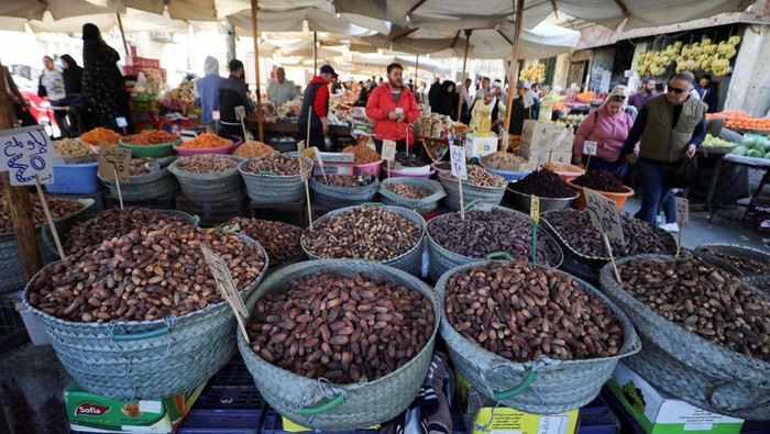 Jelang Ramadan, Warga Kairo Berburu Kurma Jelang Ramadan, Warga Kairo Berburu Kurma