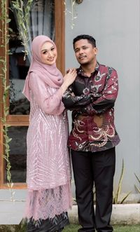 7 Foto Lamaran Komika Mamat Alkatiri & Penggemar yang Kini Jadi Calon Istri