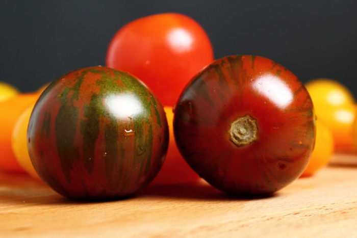Bukan Merah, 10 Varietas Tomat Ini Berwarna Gelap Hampir Hitam