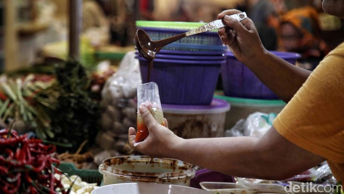 Ramainya Pasar Koja Baru Sehari Jelang Ramadan