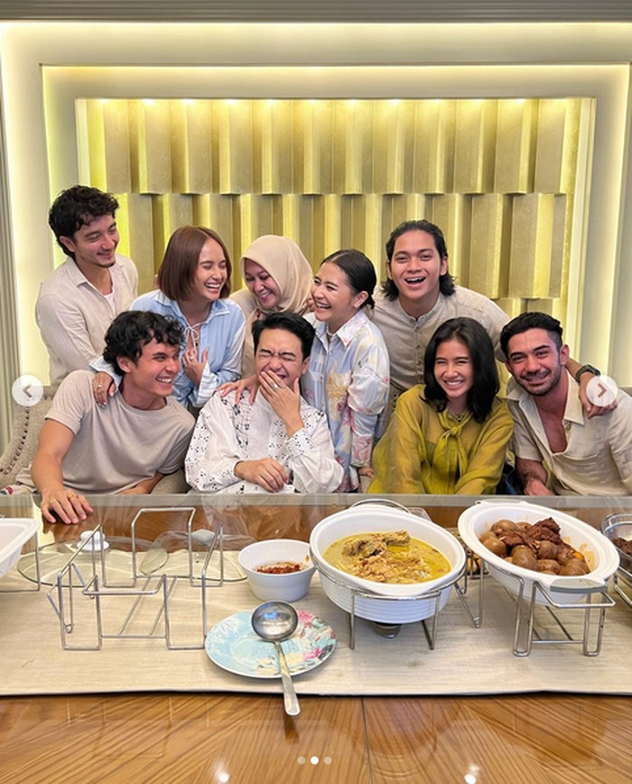 Reza Rahadian Ternyata Doyan Makan Mie Goreng dan Pecel Lele