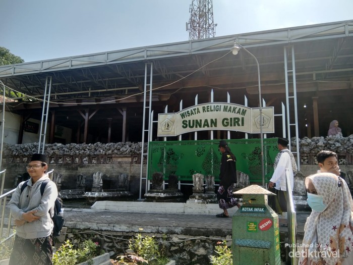 Potret Ziarah ke Makam Sunan Giri Potret Ziarah ke Makam Sunan Giri
