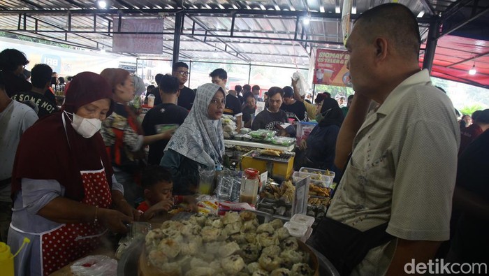 Ramainya Pasar Takjil Benhil di Hari Pertama Puasa