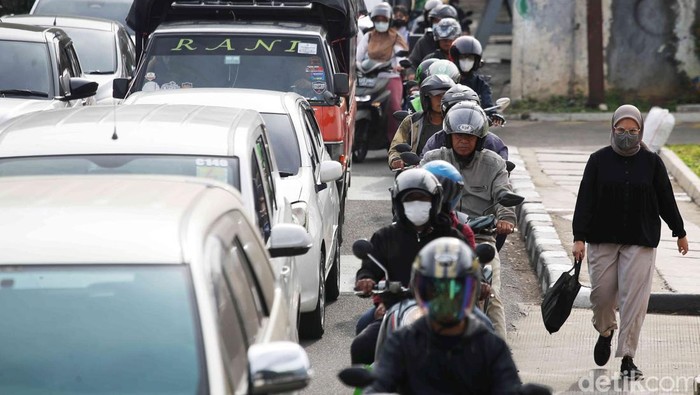 Potret Jakarta Kembali Macet di Hari Kedua Ramadan