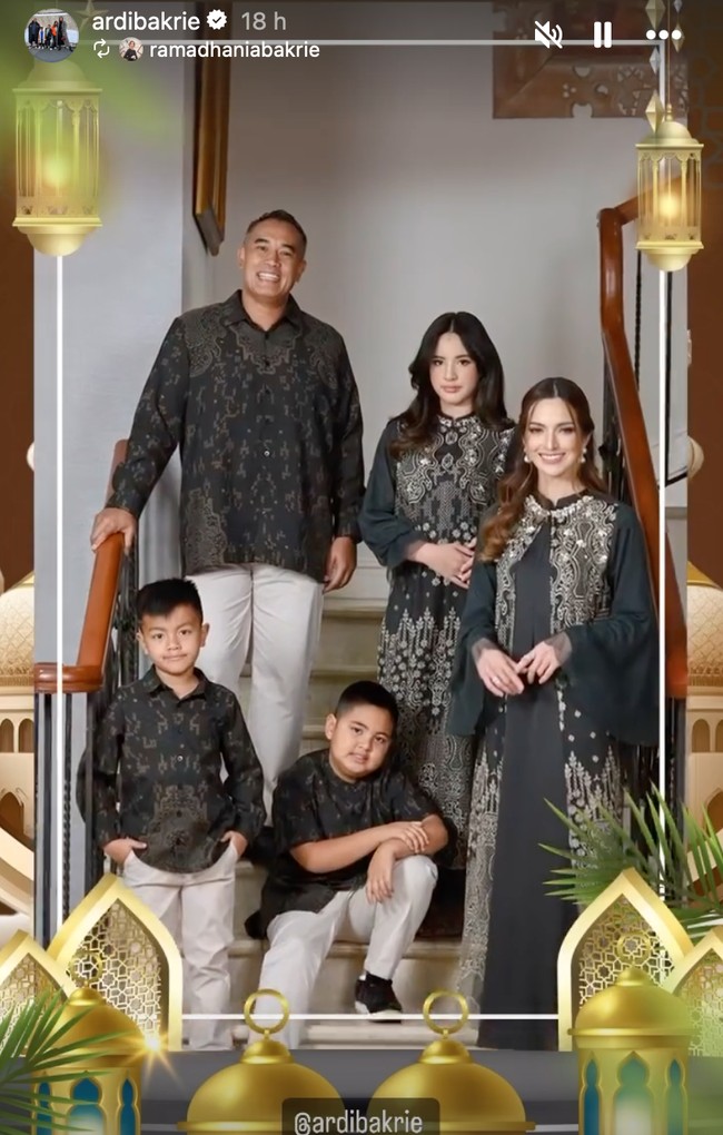 7 Pemotretan Keluarga Nia Ramadhani Edisi Ramadan, Mikhayla Cantik Bermakeup