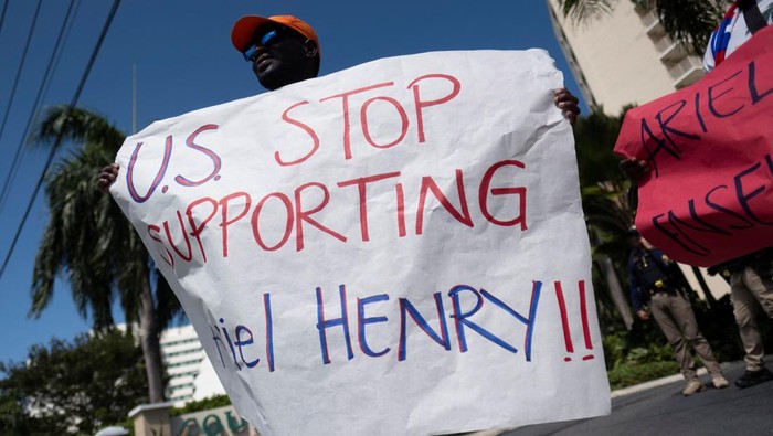 PM Haiti Mengundurkan Diri di Tengah Kerusuhan Geng Bersenjata PM Haiti Mengundurkan Diri di Tengah Kerusuhan Geng Bersenjata