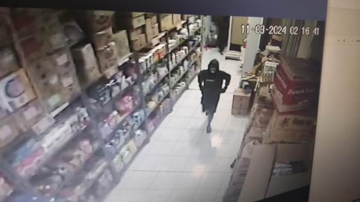 Polisi: Pelaku Pakai Mesin Las Bobol ATM di Minimarket Depok Polisi: Pelaku Pakai Mesin Las Bobol ATM di Minimarket Depok