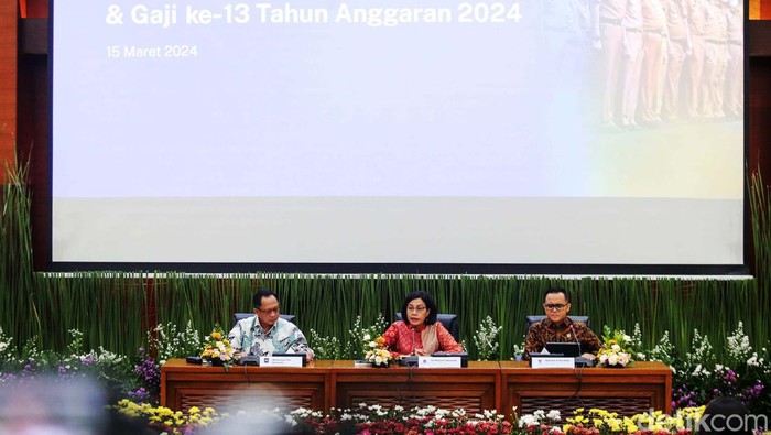 Momen Sri Mulyani Umumkan THR & Gaji ke-13 PNS Dibayar 100% Tahun Ini