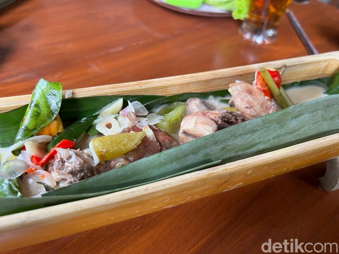 Ada Garang Asem hingga Nasi Bakar Cakalang di Resto ala Jawa Ini!