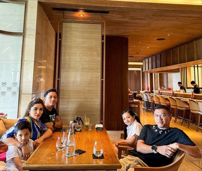 Gaya Anang Hermansyah Makan di Warteg hingga Restoran Mewah