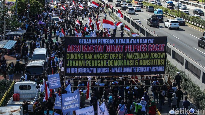 Penampakan Massa Demo yang Padati Depan DPR