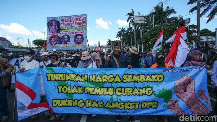 Penampakan Massa Demo yang Padati Depan DPR
