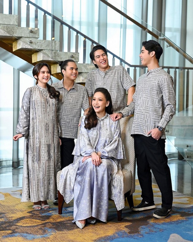 7 Foto Keluarga Maia Estianty Bareng Al, El, Dul, Ada Tissa Biani Bikin Salfok