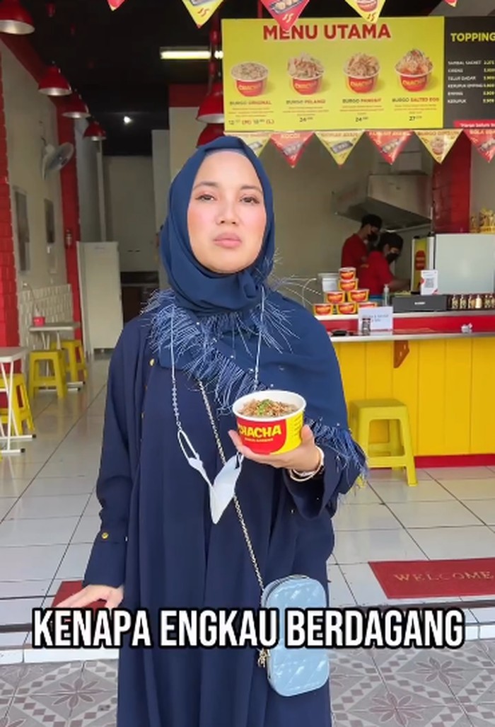 Hobi Kulineran, Chacha Frederica Doyan Makan Soto dan Ayam Goreng