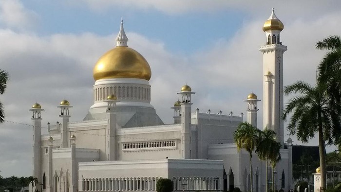 Keindahan Masjid Sultan Omar Ali Saifuddin Brunei yang Tak Terbantahkan