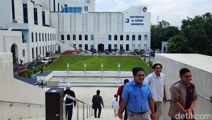 Potret Megah dan Bersejarah Masjid Al Azhar Jakarta