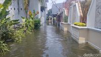 Tegal Alur Jakbar Masih Banjir Siang Ini, Ketinggian Air Capai 60 Cm