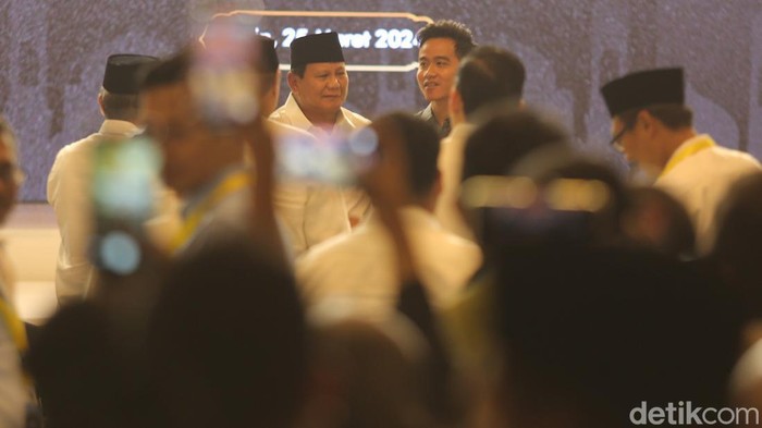 Momen Prabowo-Gibran Silaturahmi dan Bukber Bareng TKN Momen Prabowo-Gibran Silaturahmi dan Bukber Bareng TKN