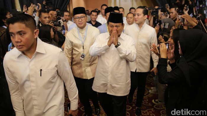 Momen Prabowo-Gibran Silaturahmi dan Bukber Bareng TKN Momen Prabowo-Gibran Silaturahmi dan Bukber Bareng TKN