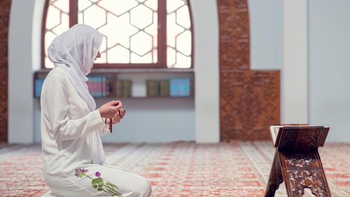 Teks Bacaan Maulid Barzanji Lengkap Lafadz Arab, Latin, dan Artinya Teks Bacaan Maulid Barzanji Lengkap Lafadz Arab, Latin, dan Artinya
