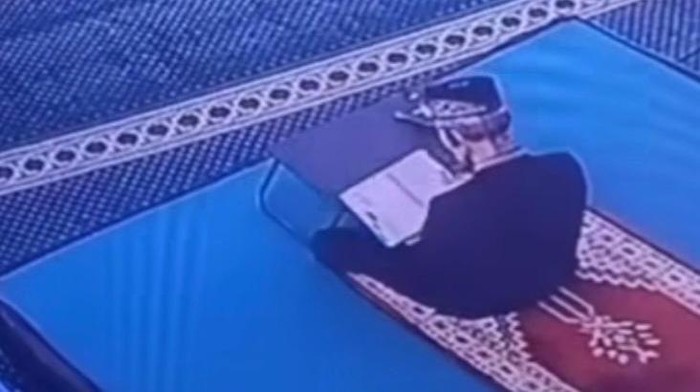 Pria di Makassar Wafat Saat Ikut Lomba Tadarus di Masjid Nurul Ilmi UNM Pria di Makassar Wafat Saat Ikut Lomba Tadarus di Masjid Nurul Ilmi UNM