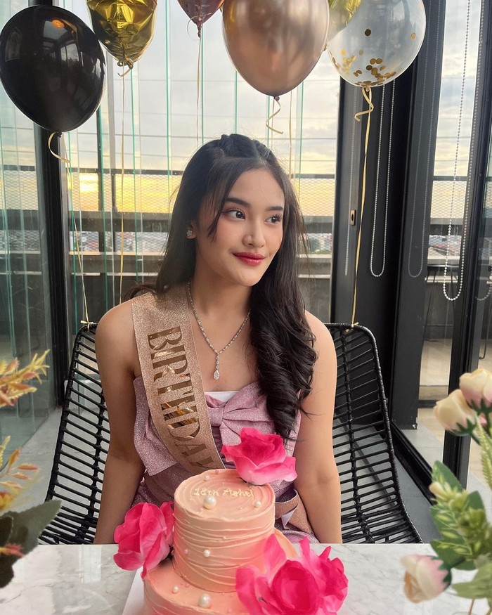 Adzana Ashel eks JKT48 yang Hobi Kulineran Cantik