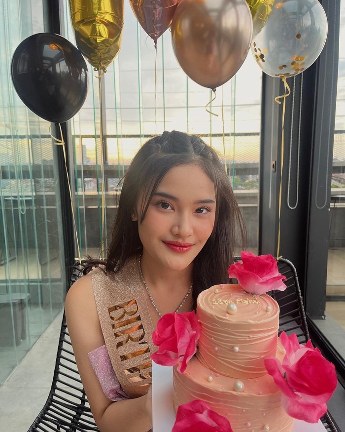 Adzana Ashel eks JKT48 yang Hobi Kulineran Cantik