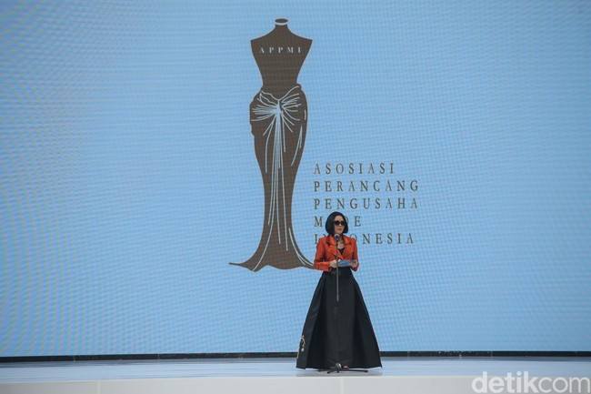 Foto: Indonesia Fashion Week 2024 Digelar di JCC, Dimeriahkan 300 Desainer