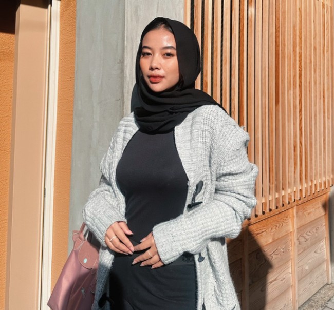 7 Potret Hijab Ghaniya Salma, Putri Sulung Opick yang Curi Atensi