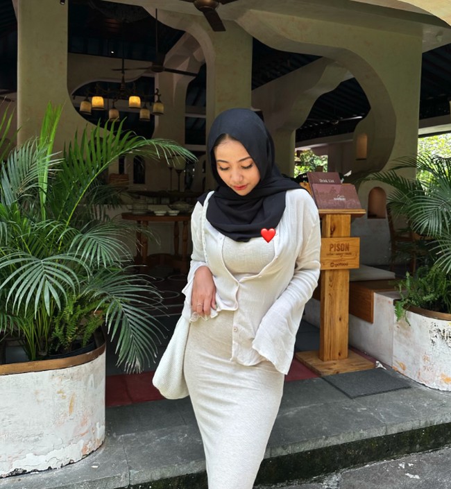 7 Potret Hijab Ghaniya Salma, Putri Sulung Opick yang Curi Atensi