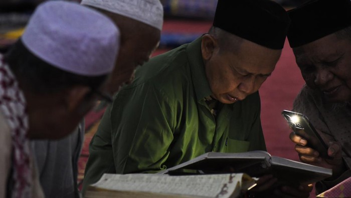 Khusyuk Iktikaf di 10 Hari Terakhir Ramadan