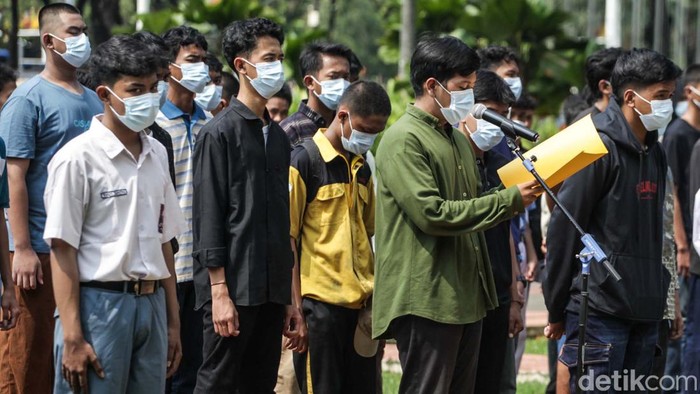 Ratusan Pelajar Konvoi Hendak Tawuran Disetrap di Balai Kota DKI