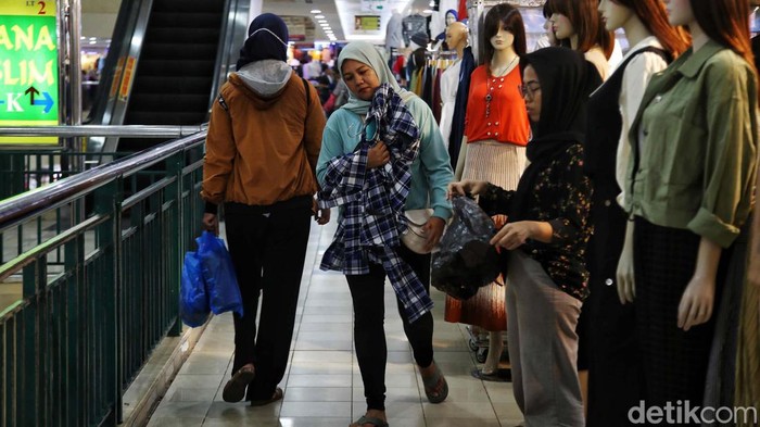 THR Cair, Warga Ramai-ramai Serbu Pusat Perbelanjaan THR Cair, Warga Ramai-ramai Serbu Pusat Perbelanjaan