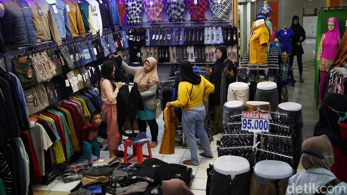 THR Cair, Warga Ramai-ramai Serbu Pusat Perbelanjaan THR Cair, Warga Ramai-ramai Serbu Pusat Perbelanjaan