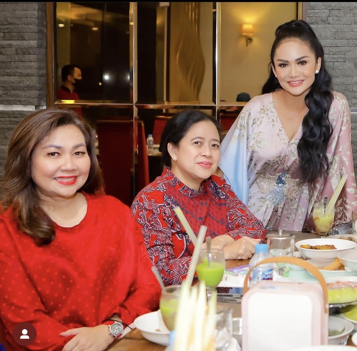 Kulineran Seru Krisdayanti Bareng Puan Maharani dan Keluarga Tercinta