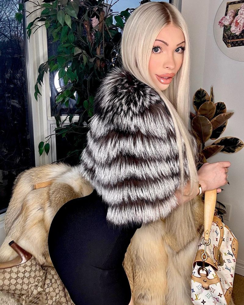 Penampilan Wanita yang Nyesal Jadi 'Barbie', Merasa Wajahnya Kini Mirip Alien