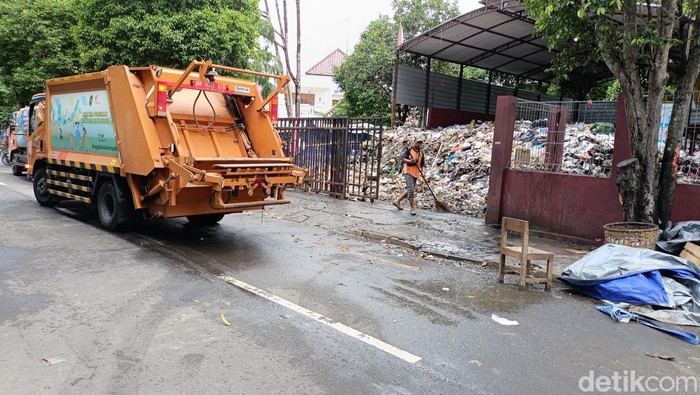 Hadapi Sampah Libur Lebaran, Pemkot Jogja Kosongkan Depo-Optimalkan TPST 3R Hadapi Sampah Libur Lebaran, Pemkot Jogja Kosongkan Depo-Optimalkan TPST 3R