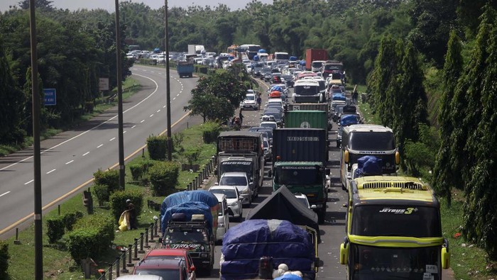 Terjebak di Tol Merak Km 94, 2 Km Ditempuh 7,5 Jam