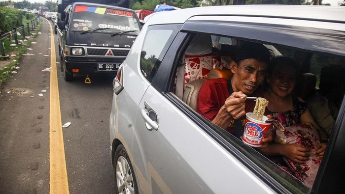 Terjebak di Tol Merak Km 94, 2 Km Ditempuh 7,5 Jam