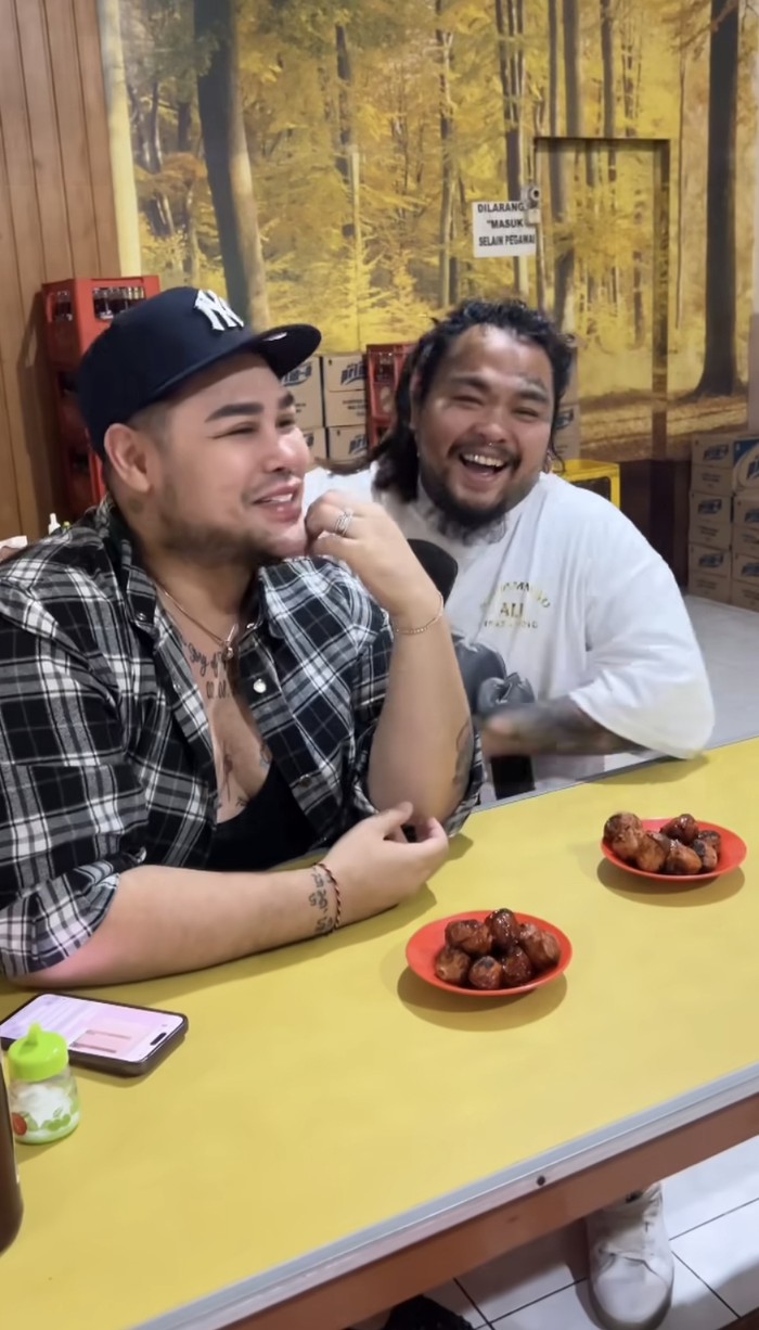 Gaya Masak Nyentrik King Abdi 'Jajan Mercon' Rekan Bisnis Babe Cabita