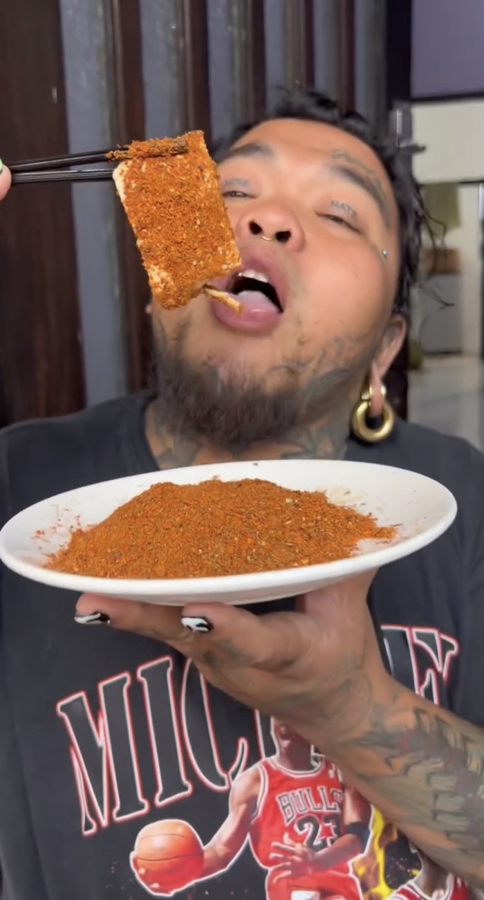 Gaya Masak Nyentrik King Abdi 'Jajan Mercon' Rekan Bisnis Babe Cabita