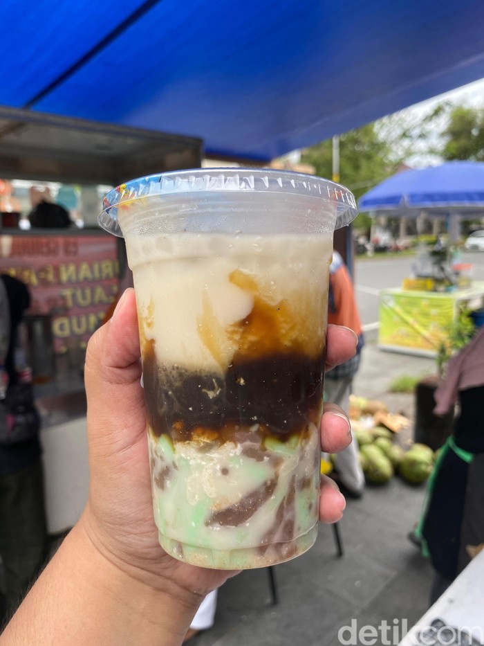 Segar! Es Cendol Durian dan Es Rumput Laut yang Legendaris di Padang