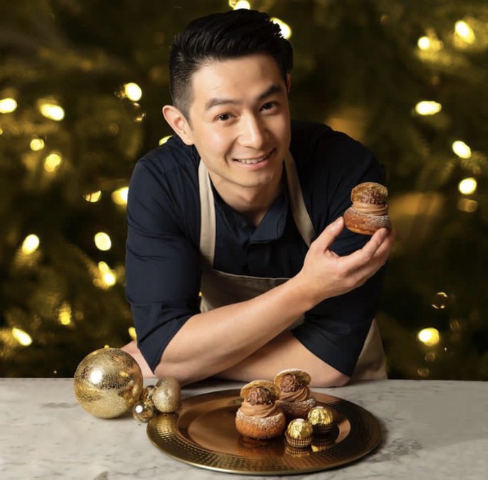 Gaya Chef Reynold Poernomo saat Ngopi dan Jajan Burger