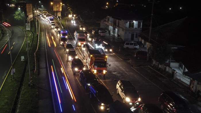 Arus Balik di Jalur Selatan Padat Merayap pada Minggu Malam Arus Balik di Jalur Selatan Padat Merayap pada Minggu Malam