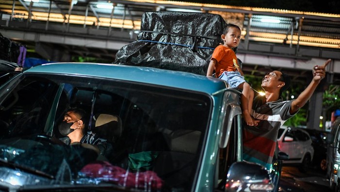 Secuil Kisah Memeluk Rindu Melangkah Pulang