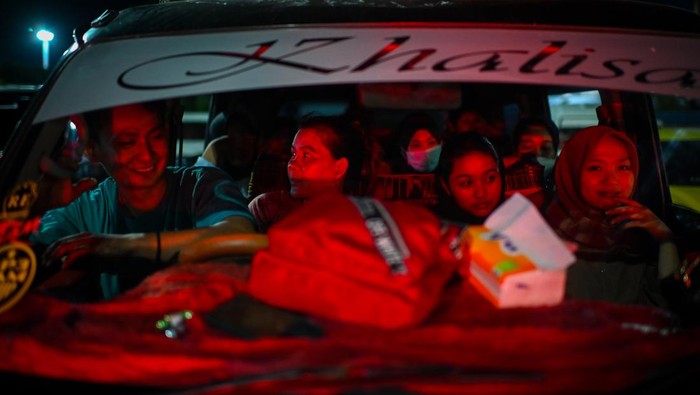 Secuil Kisah Memeluk Rindu Melangkah Pulang